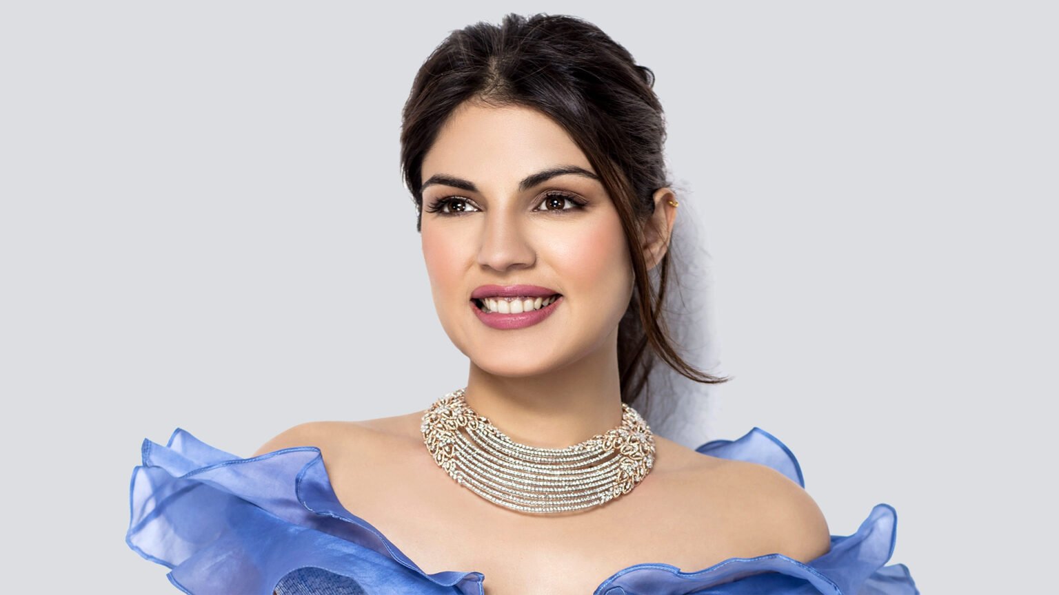Rhea Chakraborty Age, Height, Boyfriend, Family, Biography & More ...