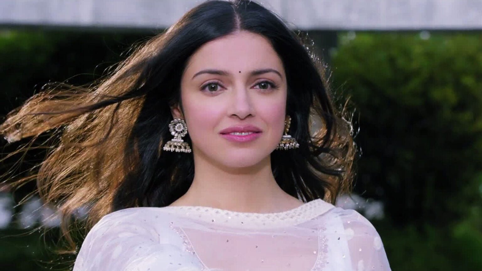 Divya Khosla Kumar Husband, Age, Boyfriend, Children, Family, Biography ...